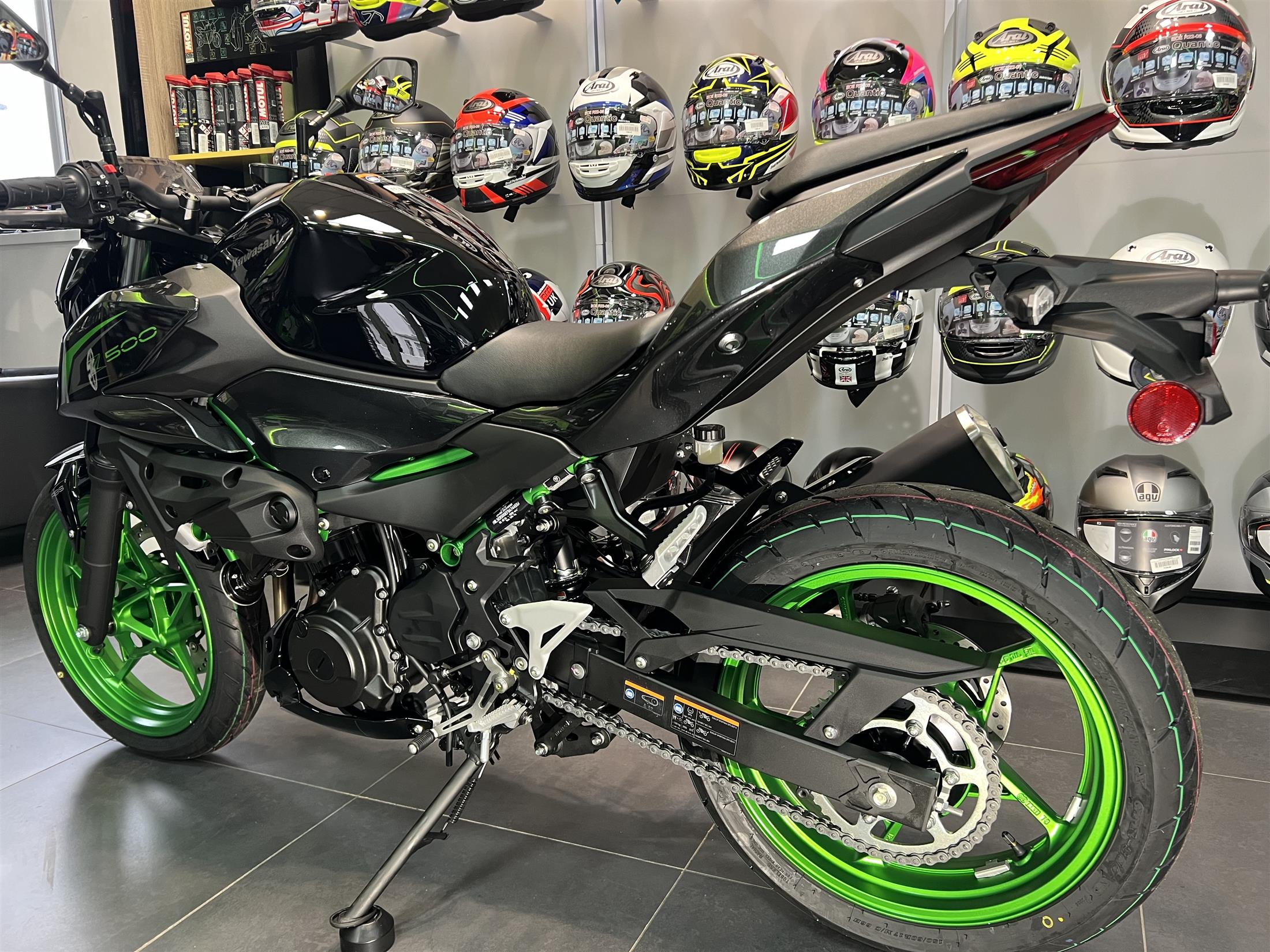 2026 KAWASAKI Z500SE IN EBONY / METALLIC CARBON GREY - Coleraine Kawasaki