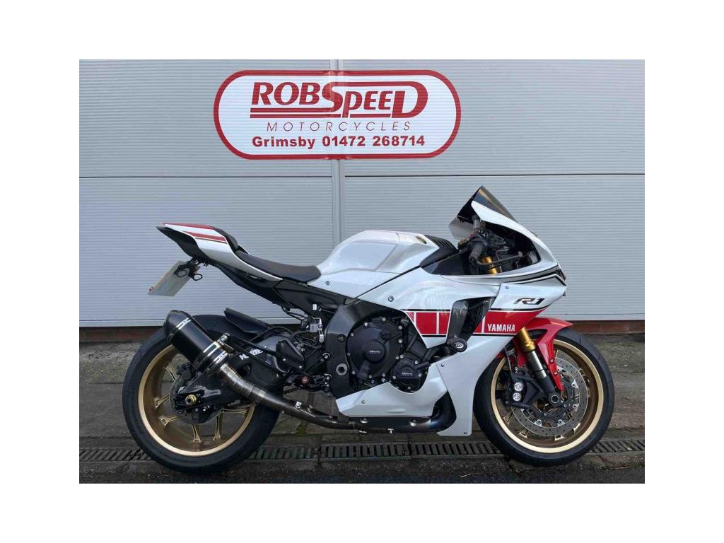 Yamaha Motorcycles R1 2019 Yamaha YZF-R1M Guide • Total Motorcycle