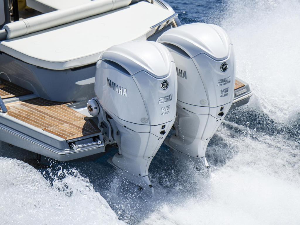 250hp V6 - Yamaha | M.E.S. Powersports | Boat | Outboard | PWC ...