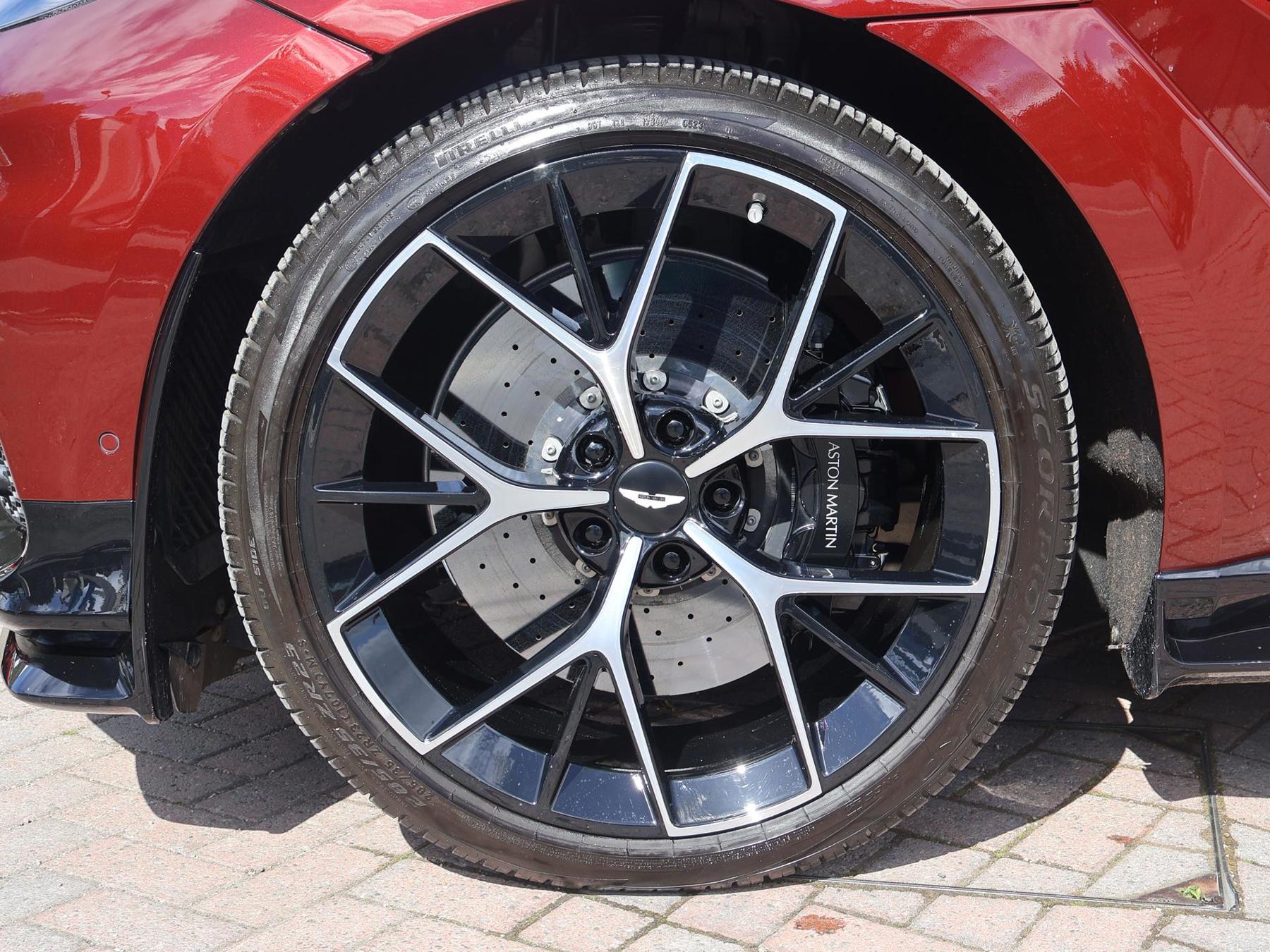 2023 ASTON MARTIN DBX 4.0 V8 707 STD