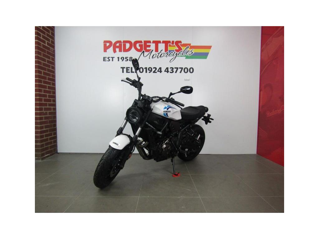 New Yamaha XSR700 ABS WHITE & BLUE - Padgett's Motorcycles