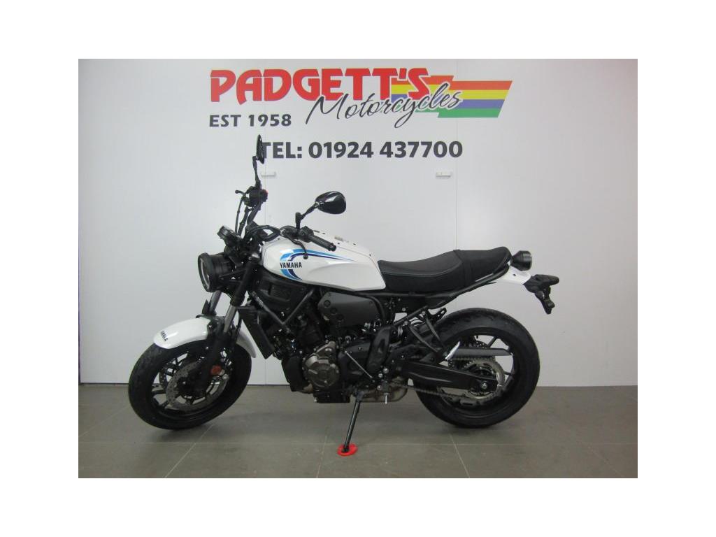 New Yamaha XSR700 ABS WHITE & BLUE - Padgett's Motorcycles