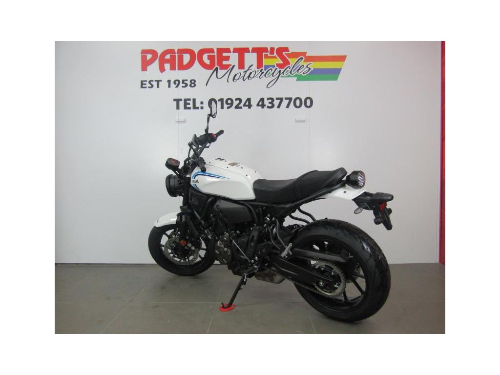 New Yamaha XSR700 ABS WHITE & BLUE - Padgett's Motorcycles