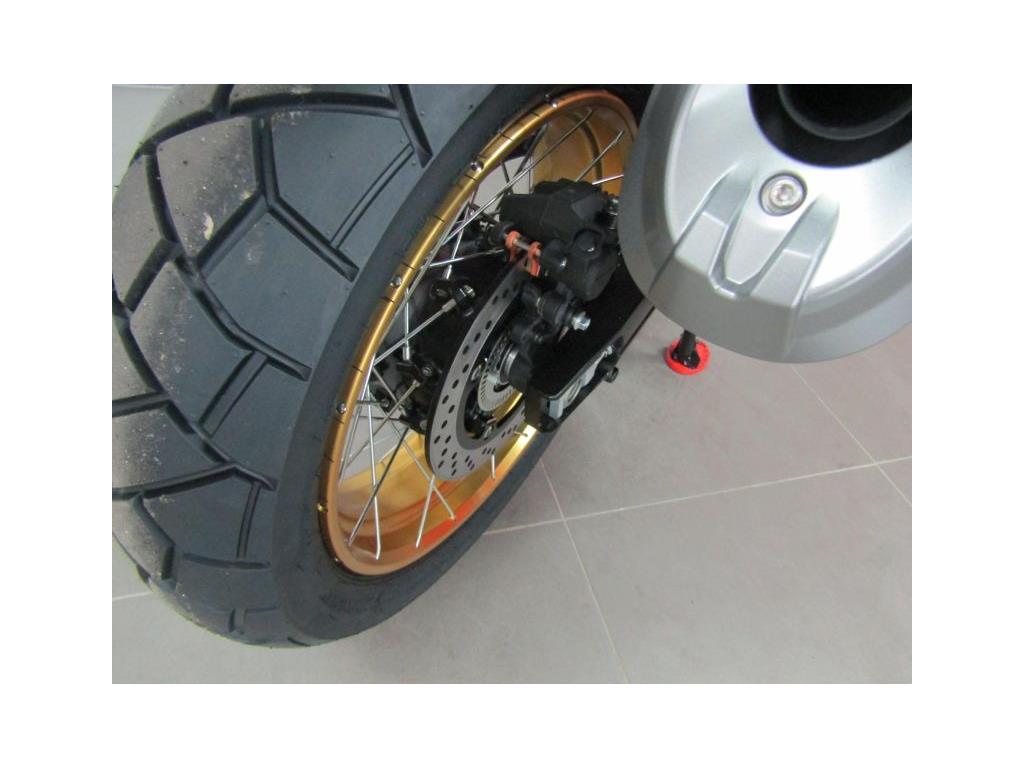 New Suzuki DL1050DE V-STROM - DEMONSTRATOR YELLOW & SILVER - Padgett's ...